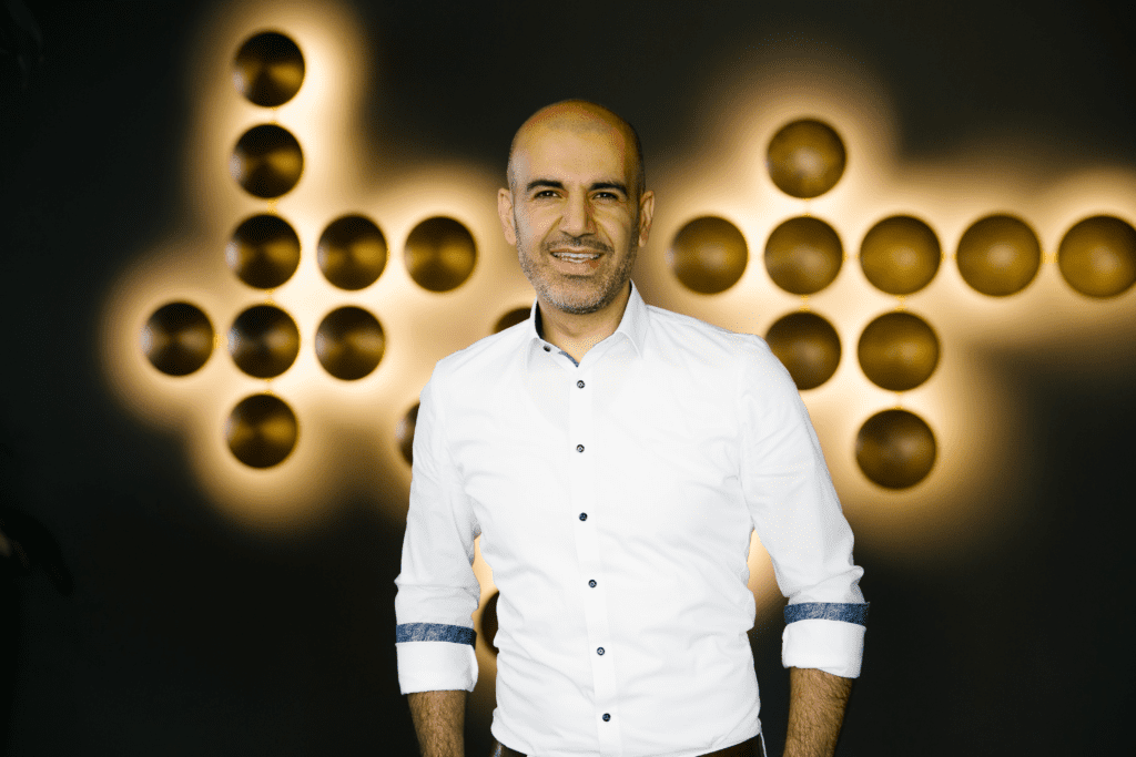 Amir Roughani als Redner buchen | MICE Service Group